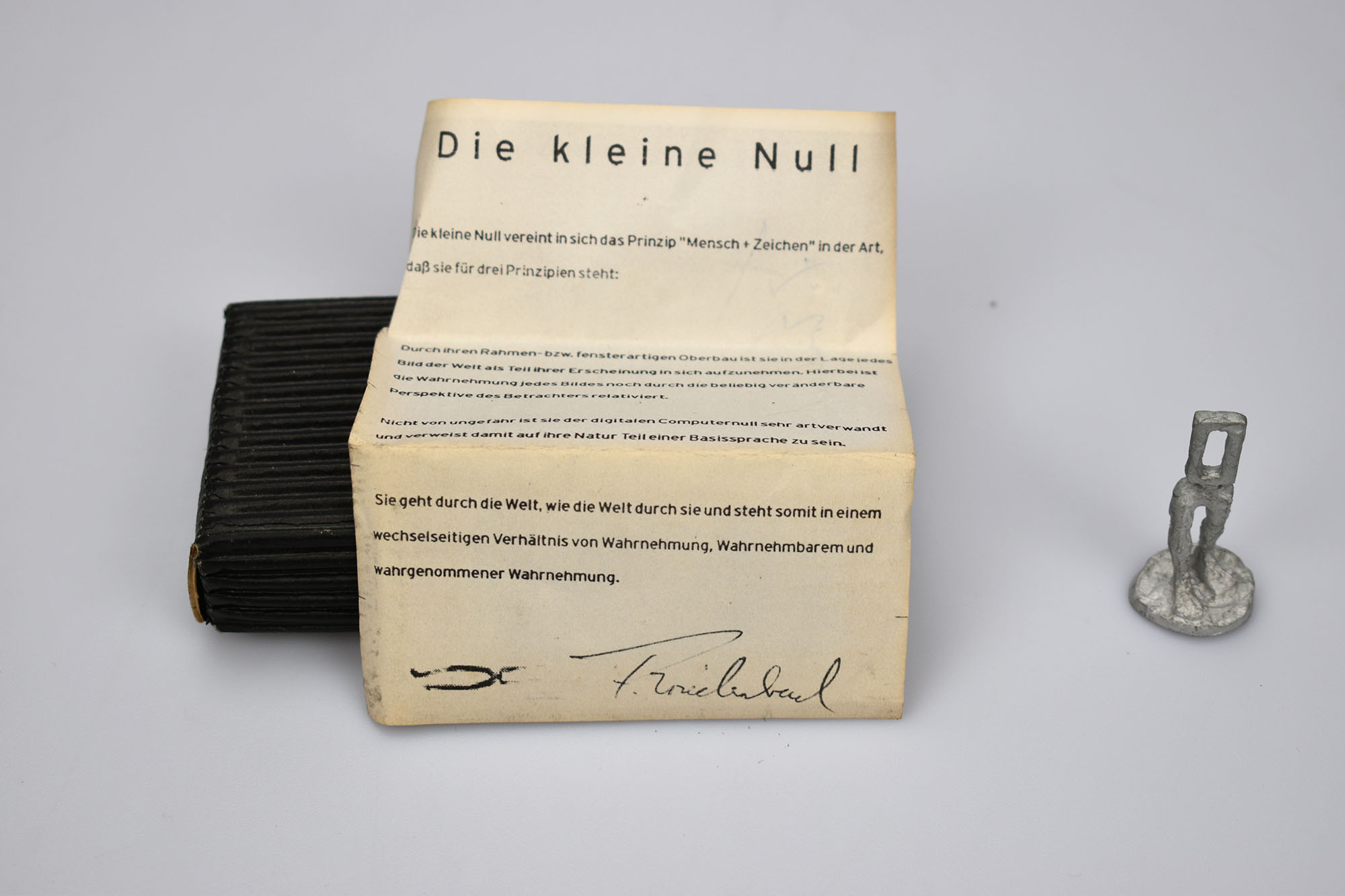 Die kleine Null. [Signiertes Original-Multiple, Edition / signed ...