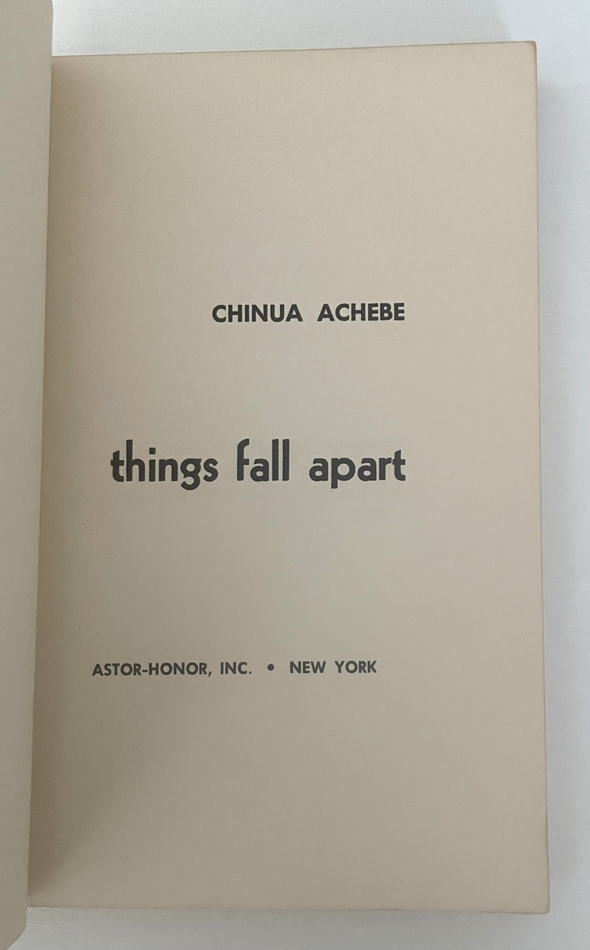 Things Fall Apart - the story of a strong man [1st Softcover Edition ...