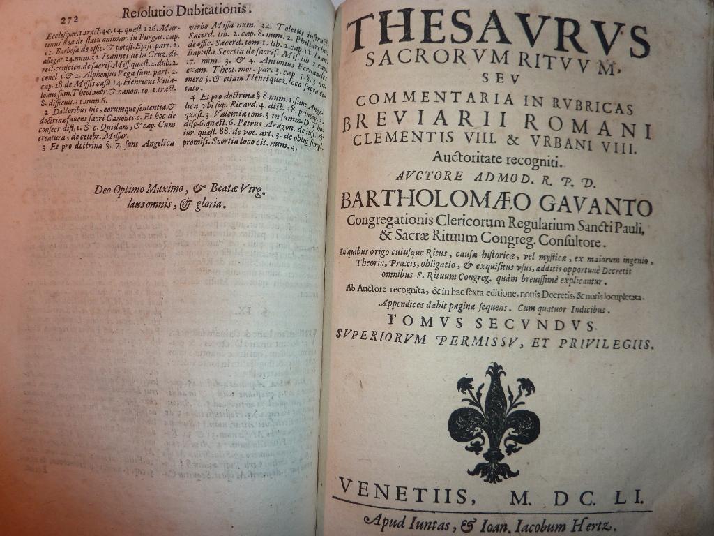 THESAURUS SACRORUM RITUUM SEU COMMENTARIA IN RUBRICAS MISSALIS ET ...