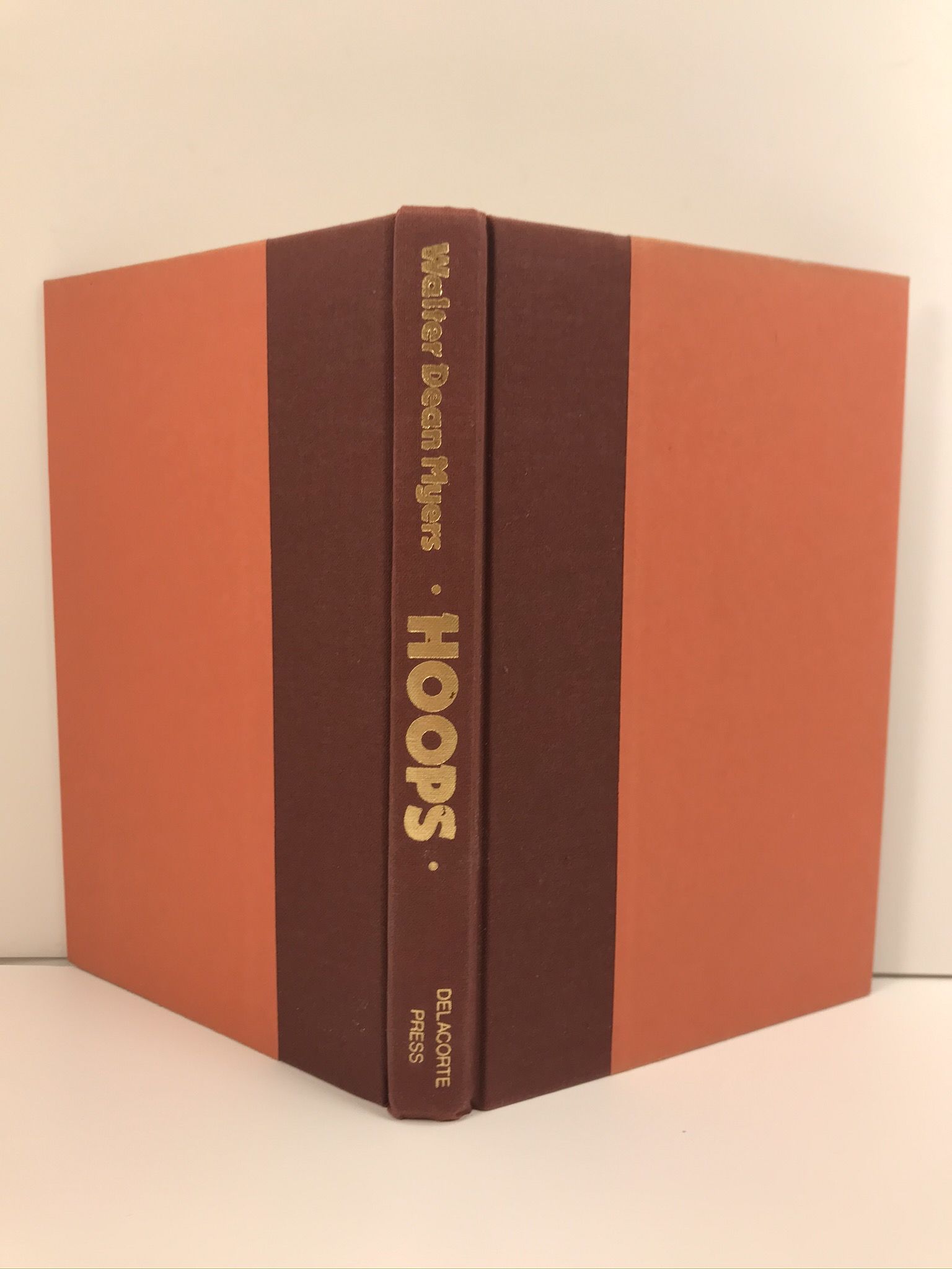 Hoops par Myers, Walter Dean: Fine Hardcover (1981) First Edition ...