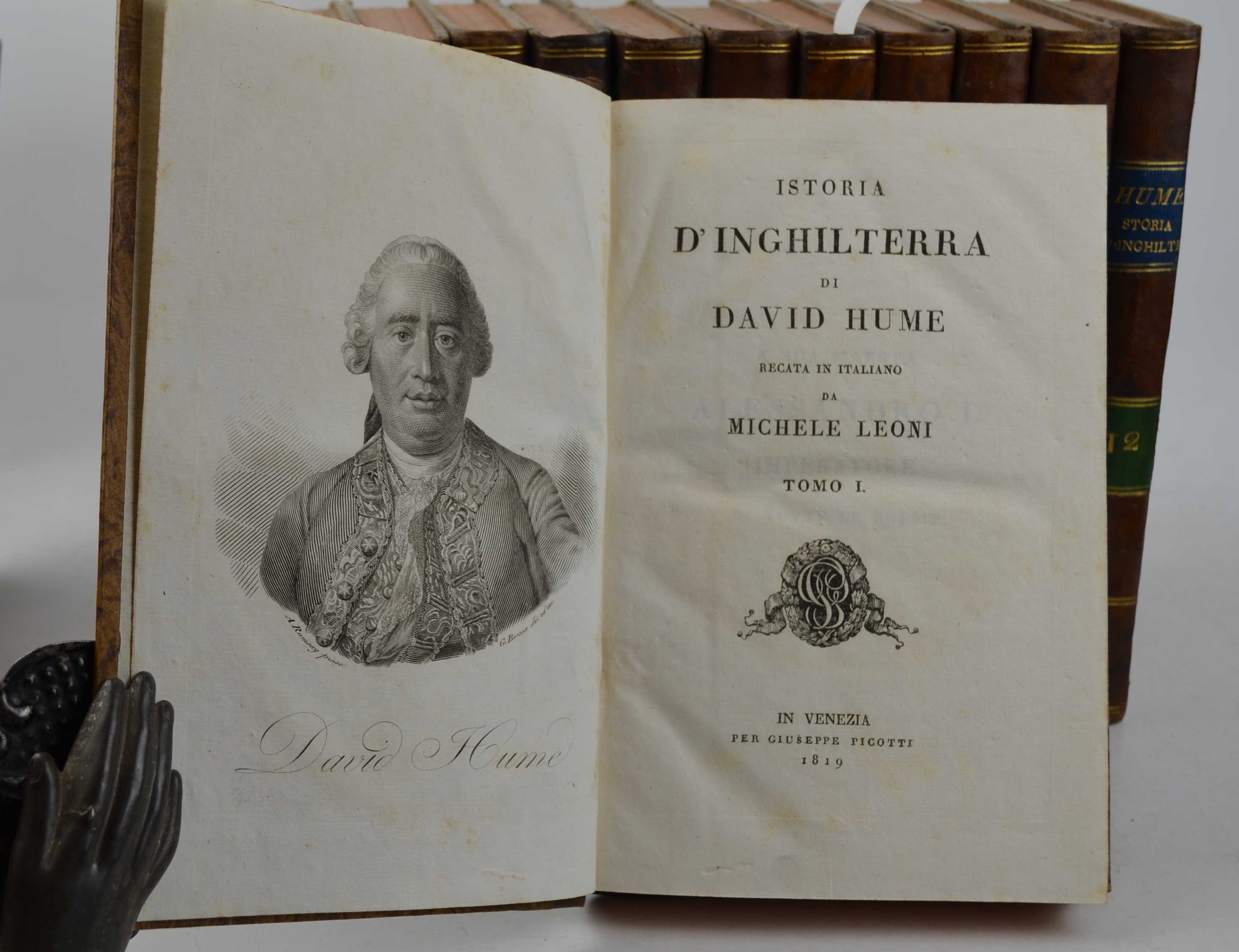 Istoria d'Inghilterra& recata in italiano da Michele Leoni. von HUME ...