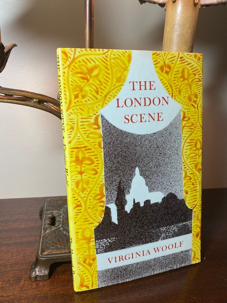 THE LONDON SCENE by Woolf, Virginia: Hardcover (1982) 1st Edition ...