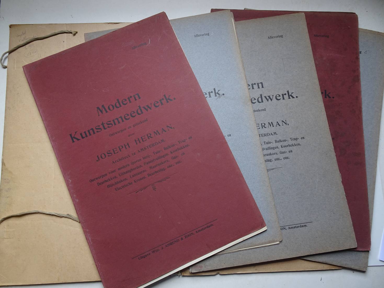 Modern kunstsmeedwerk, ontworpen en geteekend door Joseph Herman ...