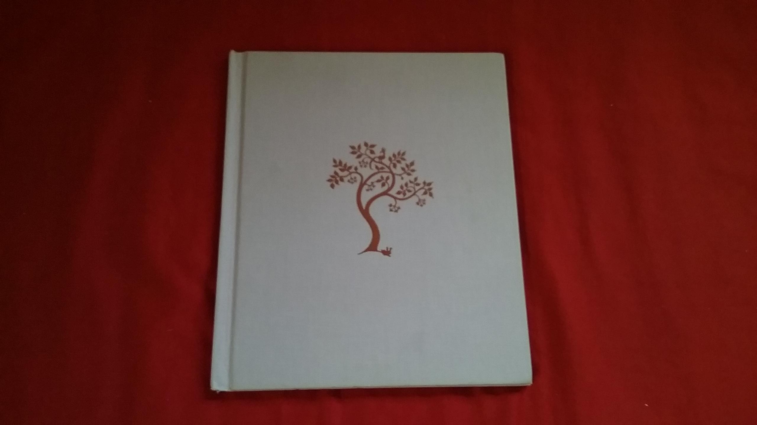 THE MAID AND THE MOUSE AND THE ODD SHAPED HOUSE by Zelinsky Paul O ...