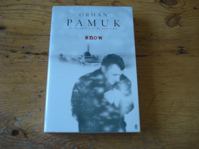 Snow by Pamuk, Orhan: Very Good Soft cover (2004) 1st Edition | Mungobooks